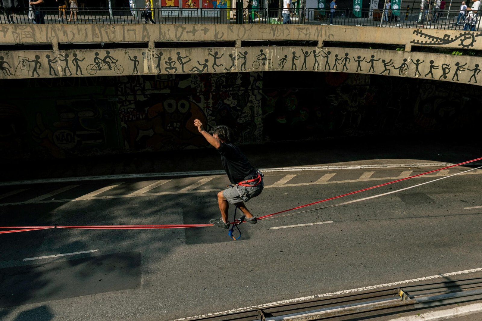 Slackline: O que é, Benefícios, Equipamentos e Como Começar